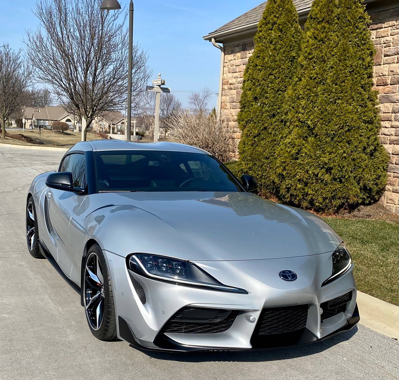 Any pictures of lower Supra with stock wheels + 10mm / 13mm spacers ...